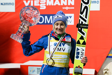 Iraschko-Stolz holt erstmals Weltcup - sport.ORF.at